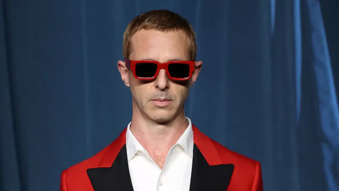 Jeremy Strong Assume o Papel de Zuckerberg no Novo Filme de Aaron ...